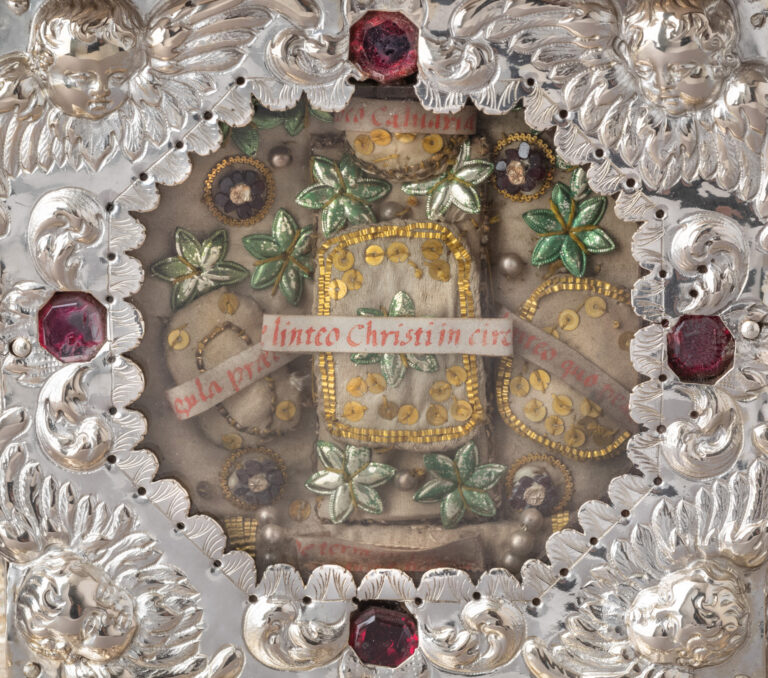 Kunst in Kürze: Das Altarkreuz von Maurus Rost – Bistum Osnabrück